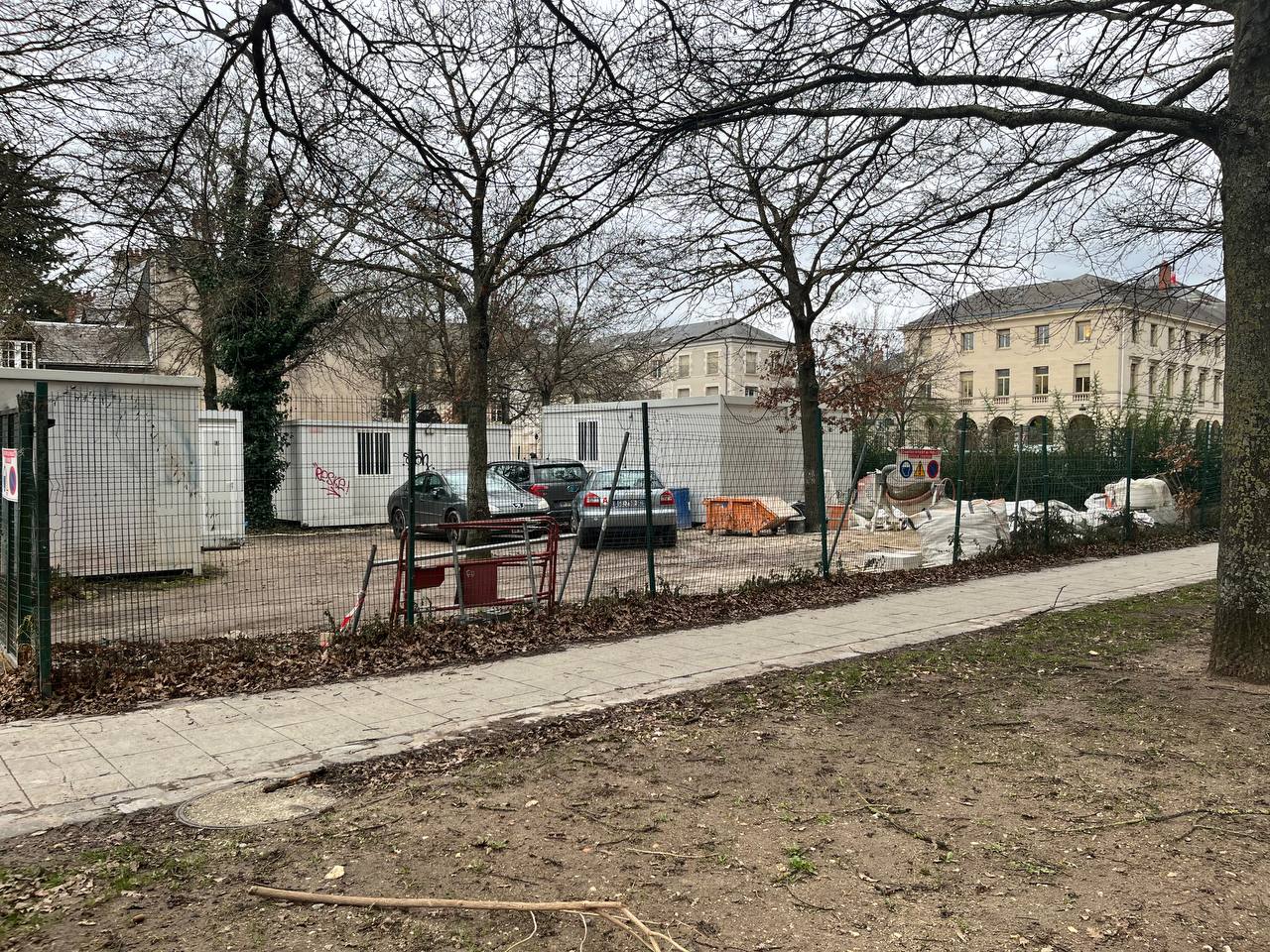 Les abords de la Cathédrale choyés: Métropole d'Orléans